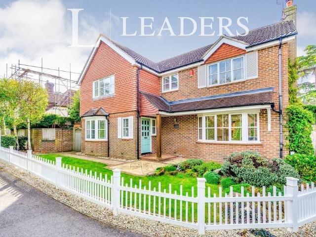 North Heath Lane, RH12 5 bed house to rent £3,550 pcm £819 pw