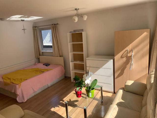North Hill, London N6, Room to rent, £1,101 pcm | PrimeLocation