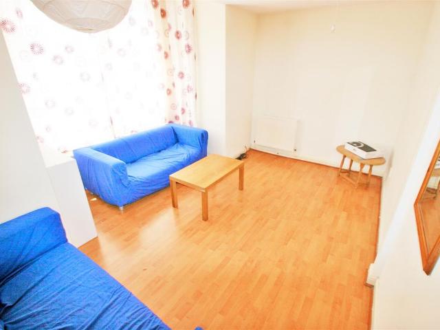 North Hill Road, Hyde Park, Leeds LS6, 3 bed flat to rent, £1,625 pcm | PrimeLocation