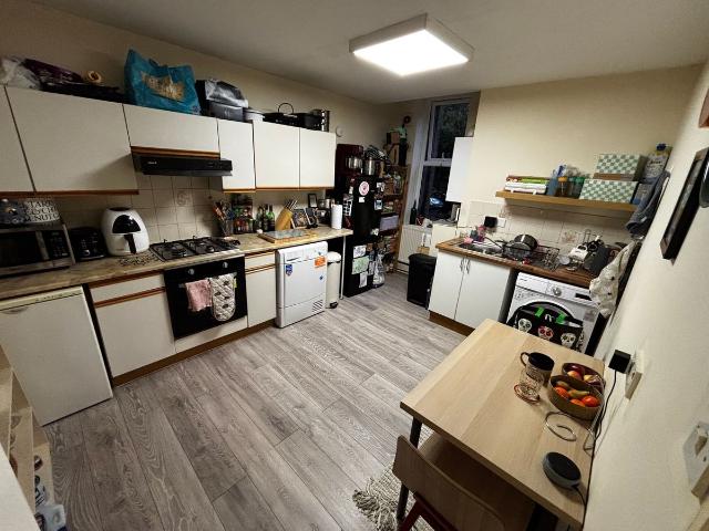 North Hill Road, Leeds LS6, 2 bed flat to rent, £997 pcm | PrimeLocation