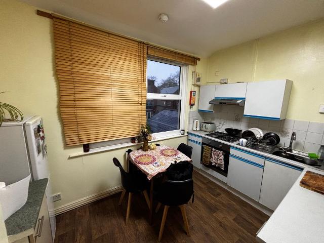 North Hill Road, Leeds LS6, 2 bed flat to rent, £1,040 pcm | PrimeLocation