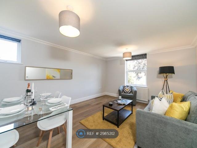 North House, Reading RG1, 2 bed flat to rent, £1,650 pcm | PrimeLocation
