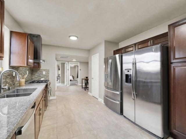 North Houston CoLiving Near Transit | Smart TV