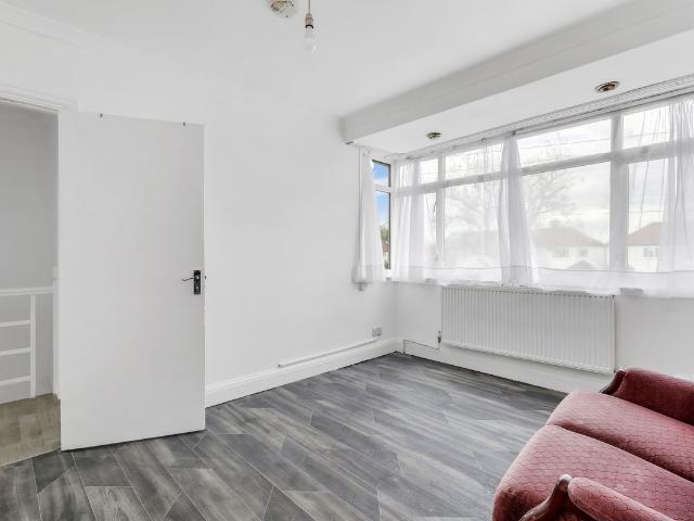 North Hyde Lane, Southall UB2, 1 bed flat to rent, £1,250 pcm | PrimeLocation