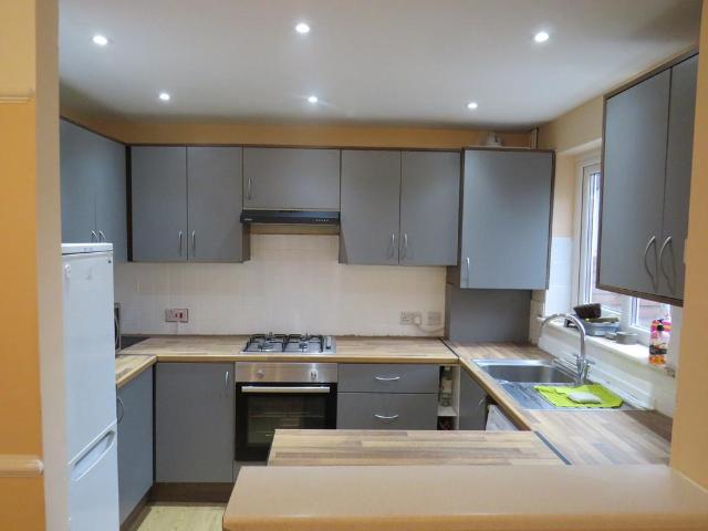 North Hyde Lane, Southall UB2 3 bed semi detached house to rent £2,300 pcm £531 pw