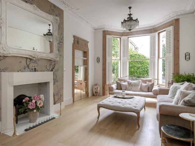North Kensington, London, W10 1 bed flat to rent £5,200 pcm £1,200 pw