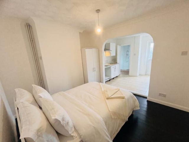 North London – N18  STUDIO / Upper Edmonton Zone