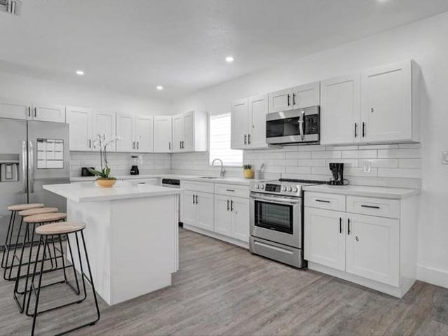 North Miami Oasis: Large home Home with Pool & TVs