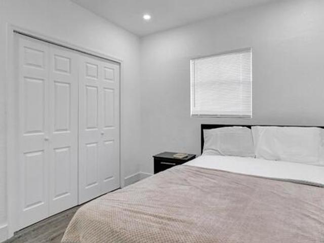 North Miami Oasis: Large PadSplit Home with Pool & TVs in Every Room