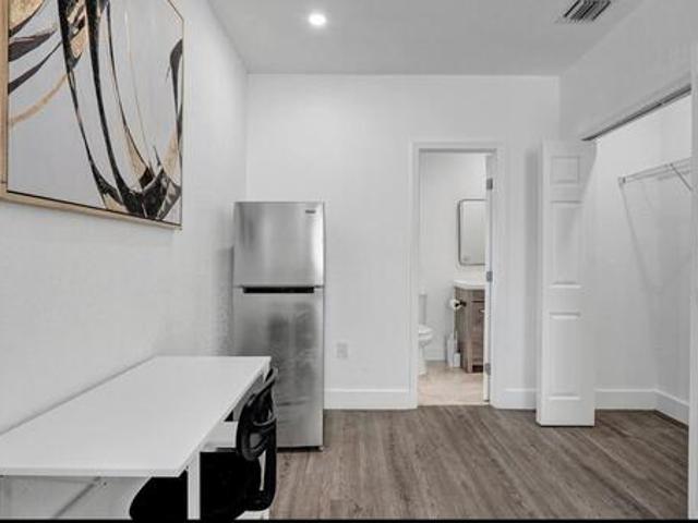 North Miami Oasis: Large PadSplit Home with Pool & TVs in Every Room