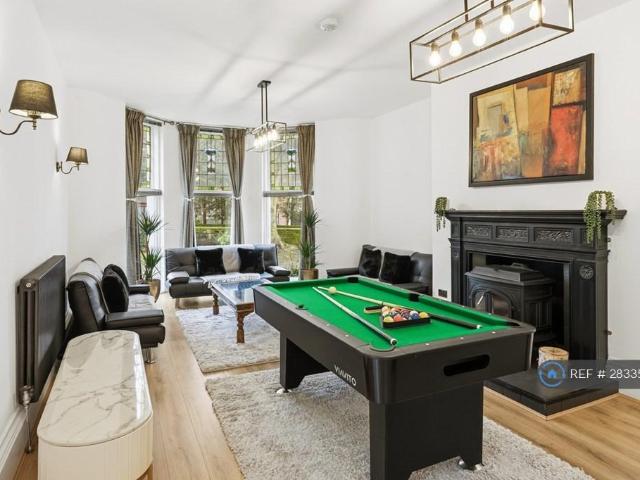 North Mossley Hill Road, Liverpool, L18 2 bed flat to rent £2,500 pcm £577 pw