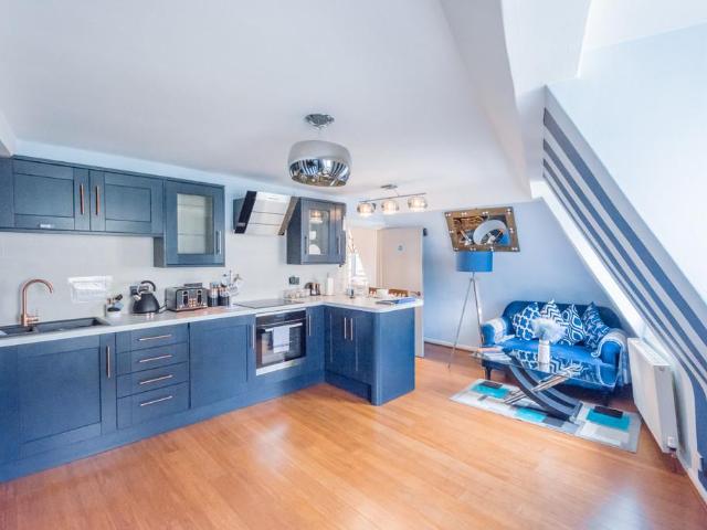 North Parade, Bath 1 bed flat to rent £1,650 pcm £381 pw