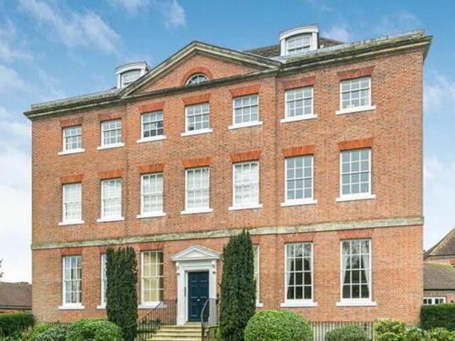 North Parade, Horsham, 2 Bedroom Apartment