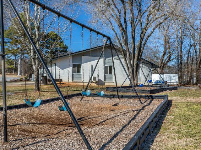 North Park Apartments 2 Bedroom Apartment for Rent at 5237 Tillery Rd, Knoxville, TN 37912