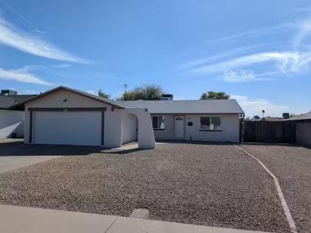 North Phoenix With Garage 3625 W Caribbean Ln