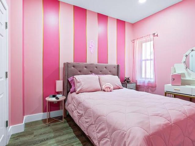 North Philadelphia Pink Home near Temple
