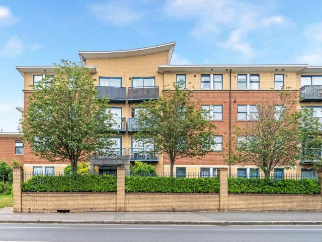 North Point, Tottenham Lane, Hornsey, N8 2 bed flat to rent £2,200 pcm £508 pw