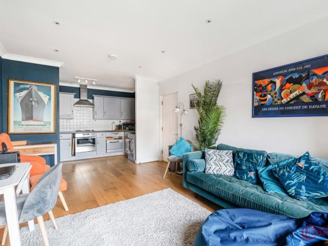 North Point, Crouch End, N8 7B9229A2 82F8 40D6 B774 AAD1F9666F8C Castles Estate Agents