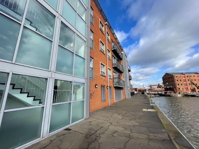 North Point, Gloucester Docks GL1, 2 bed flat to rent, £1,100 pcm | PrimeLocation