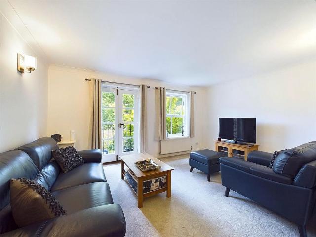North Place, Teddington, London, TW11