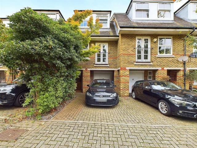 North Place, Teddington 3 bed terraced house to rent £3,500 pcm £808 pw