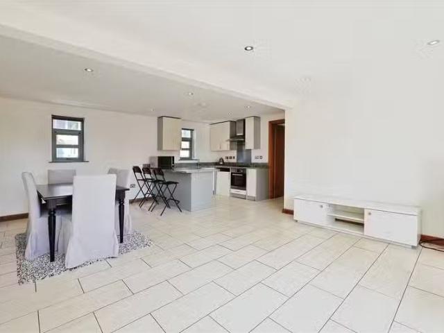 North Road, Brentford, London, TW8 0GJ