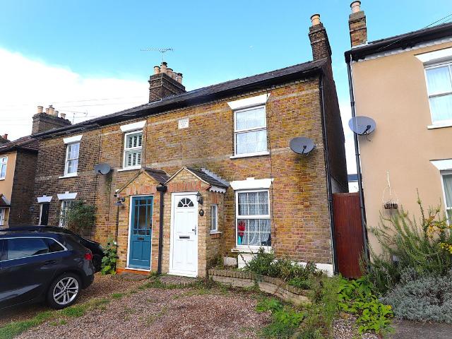 North Road, Brentwood CM14, 2 bed cottage to rent, £1,650 pcm | PrimeLocation