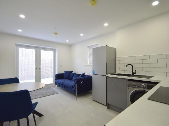 North Road, Cardiff CF10, 1 bed flat to rent, £985 pcm | PrimeLocation