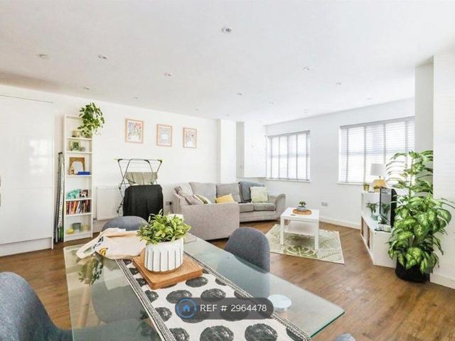 North Road, Cardiff CF14, 2 bed flat to rent, £1,300 pcm | PrimeLocation