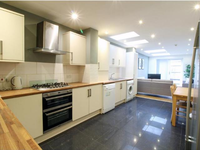 North Road Copy, Selly Oak B29 6 bed house to rent £3,489 pcm £805 pw