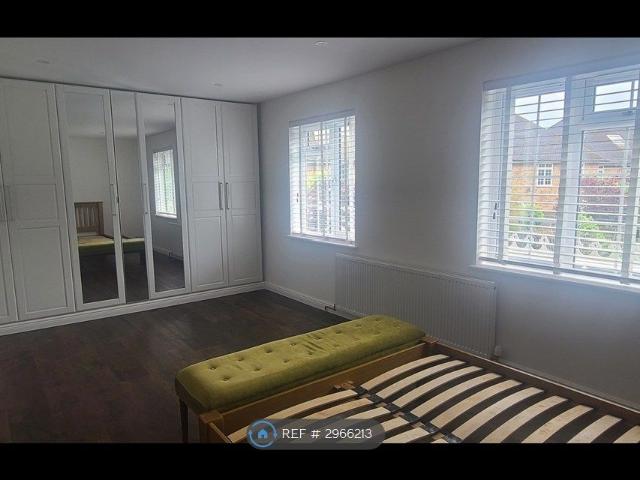North Road, Crawley RH10, Room to rent, £795 pcm | PrimeLocation