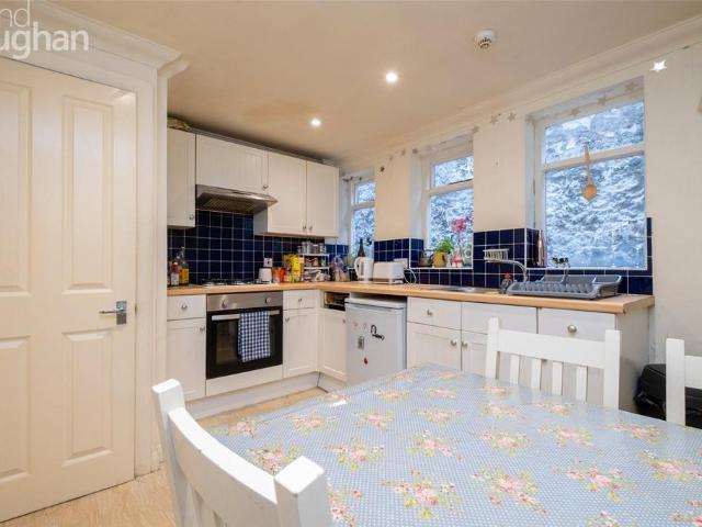 North Road, East Sussex BN1 3 bed flat to rent £1,950 pcm £450 pw