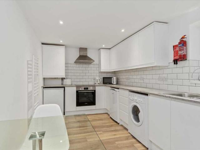 North Road East, Plymouth 2 bed apartment to rent £13,139 pcm £3,032 pw