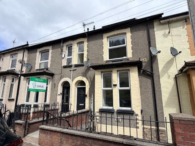 North Road, Ferndale CF43, 3 bed flat to rent, £700 pcm | PrimeLocation