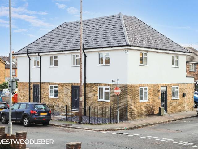 North Road, Hoddesdon EN11, 1 bed flat to rent, £1,300 pcm | PrimeLocation