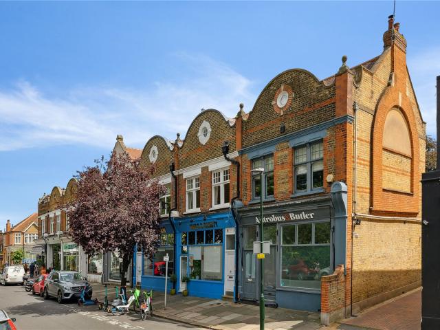 North Road, Kew, TW9