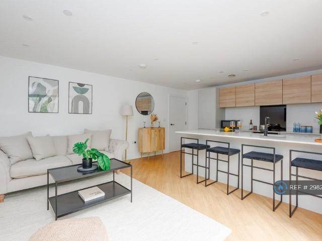 North Road, Poole, BH14 2 bed flat to rent £1,816 pcm £419 pw