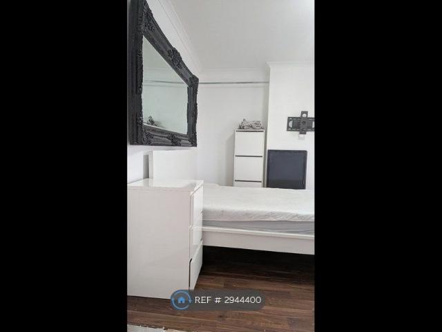 North Road, Romford RM6, Room to rent, £895 pcm | PrimeLocation