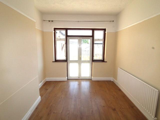 North Road, Southall UB1, 2 bed flat to rent, £1,800 pcm | PrimeLocation