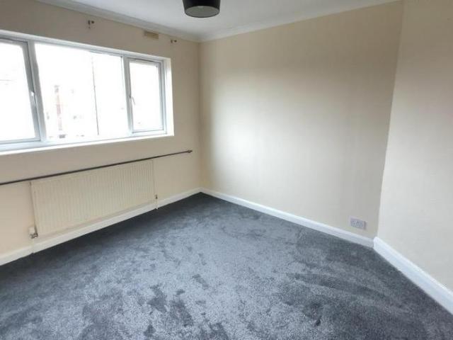 North Road, Southall UB1 3 bed flat to rent £1,950 pcm £450 pw