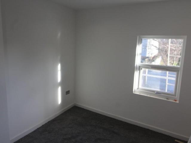 North Road, Southall 2 bed ground floor flat to rent £1,800 pcm £415 pw