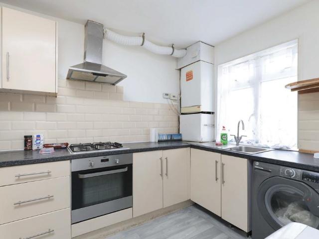 North Road, West Drayton, UB7 5 bed semi detached house to rent £2,400 pcm £554 pw