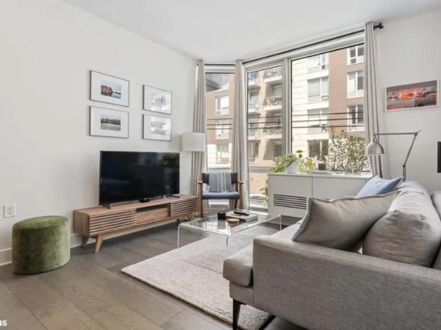 North Side NY 102752830