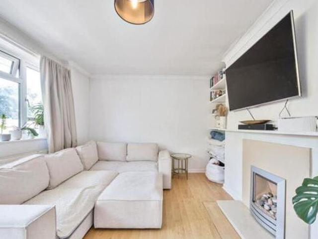 North Side Wandsworth Common, London, 1 Bedroom Flat