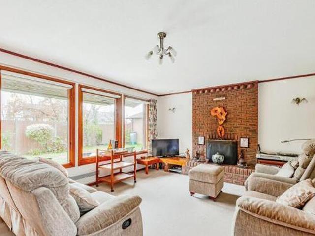 North Station Approach, South Nutfield, 3 Bedroom Detached