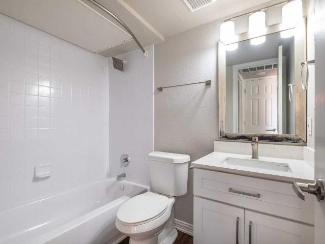 North Star Apartment Homes 2 Bedroom Apartment for Rent at 9600 Forest Ln, Dallas, TX 75243
