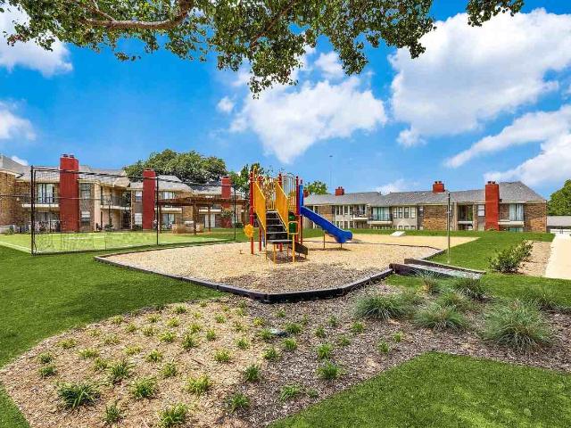 North Star Apartment Homes 2 Bedroom Apartment for Rent at 9600 Forest Ln, Dallas, TX 75243
