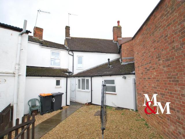 NORTH STREET 2 bed maisonette to rent £1,095 pcm £253 pw