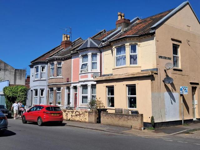 North Street, Bedminster, Bristol 2 bed house to rent £1,900 pcm £438 pw