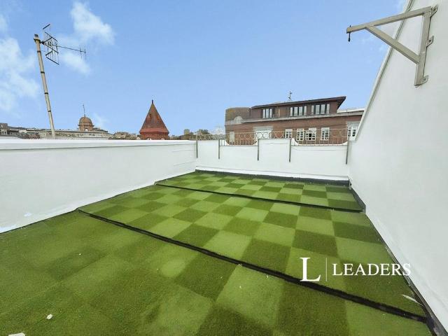 North Street, Brighton, East Sussex, BN1 3 bed flat to rent £2,000 pcm £462 pw